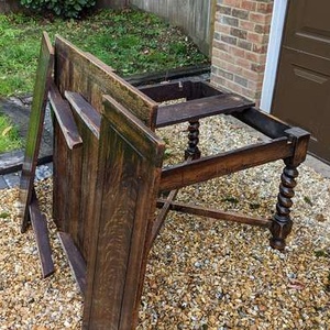 FreelyWheely: Wooden dining table