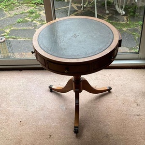 FreelyWheely: Rosewood and leather drum round table