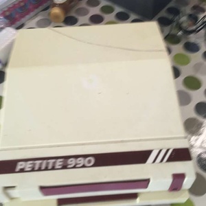 FreelyWheely: Petite 990 typewriter