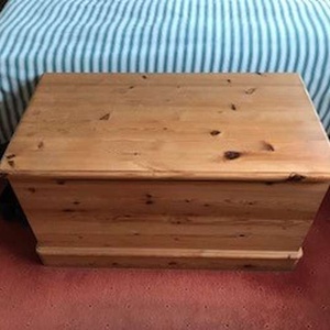 FreelyWheely: Pine Blanket Box