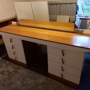 FreelyWheely: Large dressing table with mirror.
