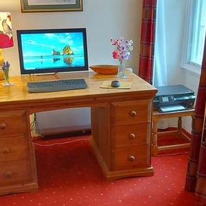 FreelyWheely: Writing/Computer Desk