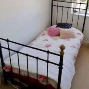 FreelyWheely: Single bed frame