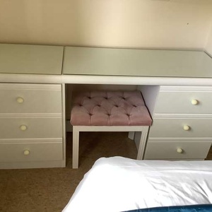 FreelyWheely: FREE Dressing table and stool