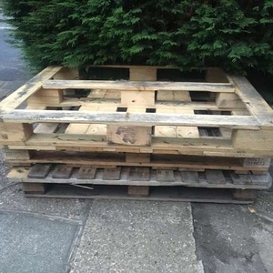 FreelyWheely: Wooden pallets