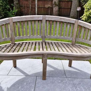 FreelyWheely: Teak bench