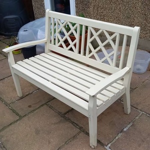 FreelyWheely: Lovely garden bench