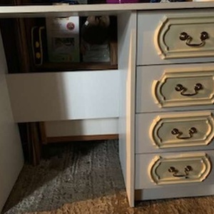 FreelyWheely: Dressing table