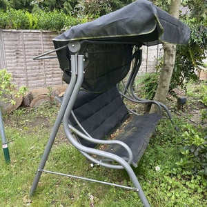 FreelyWheely: Garden swing seat/bench seating 2/3.