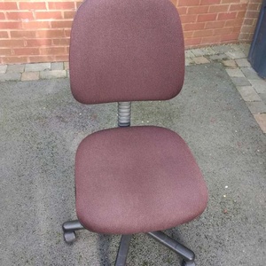 FreelyWheely: Swivel Computer Desk Chair