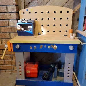 FreelyWheely: Toy workbench