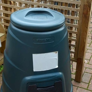 FreelyWheely: Compost bin