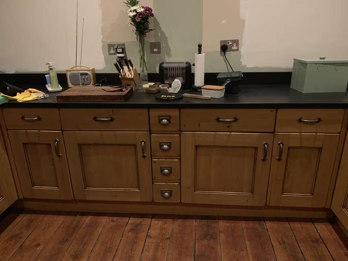 FreelyWheely: Oak fronted kitchen units