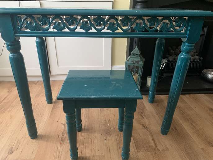 FreelyWheely: Dressing table/desk and stool