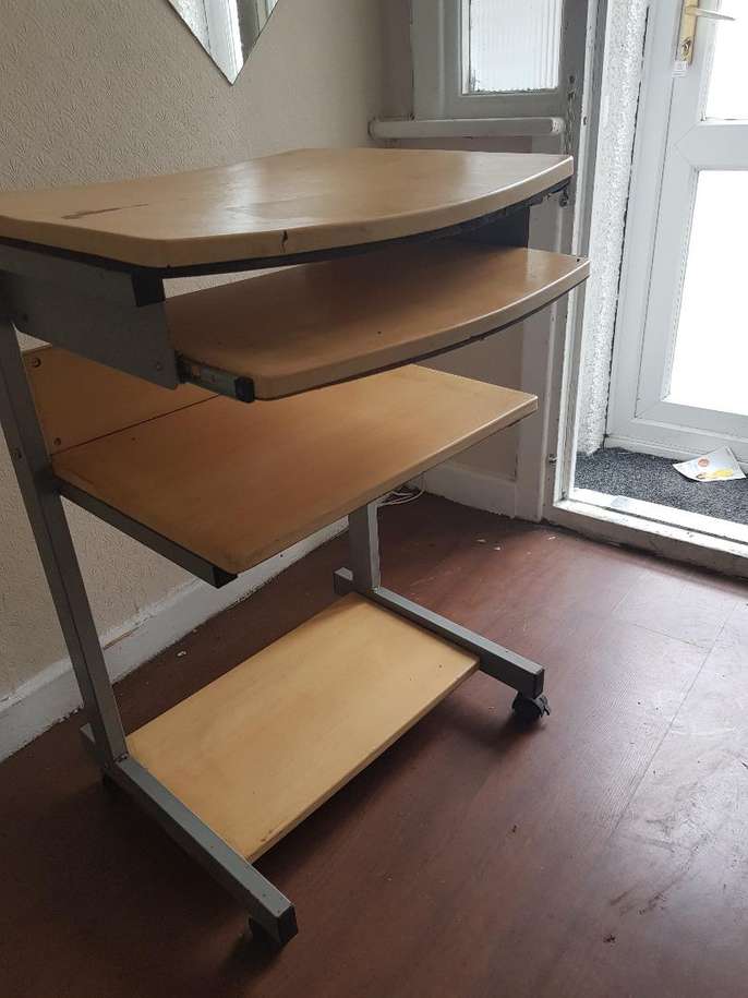 FreelyWheely: Computer Table