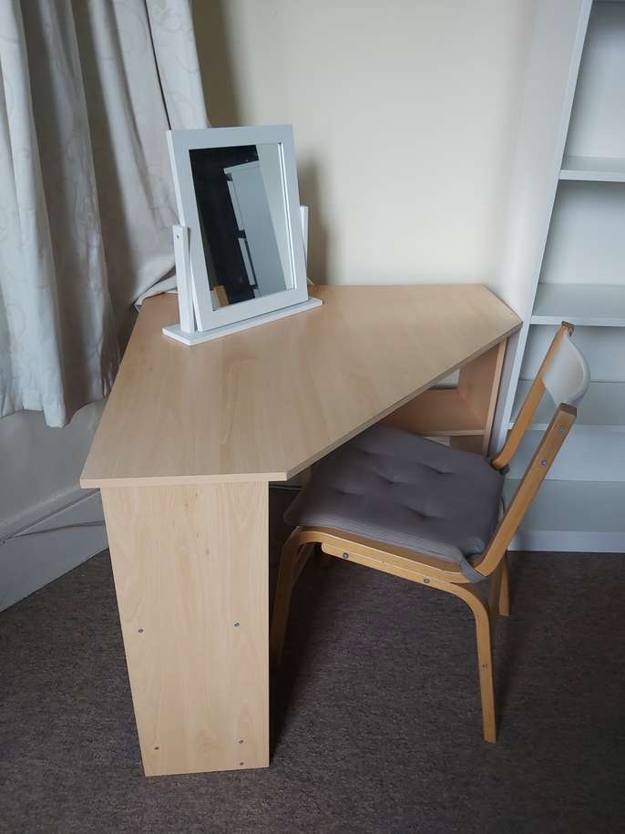 FreelyWheely: Computer desk