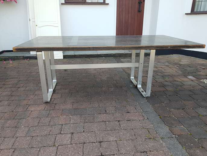 FreelyWheely: Large table