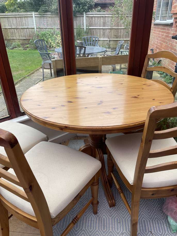 FreelyWheely: Table and 4 chairs