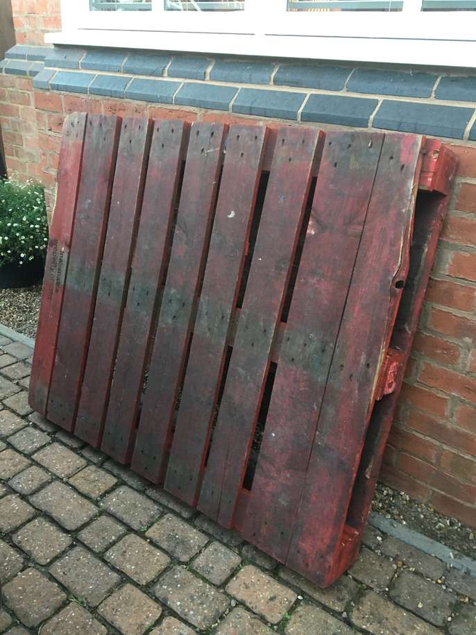 FreelyWheely: Wooden pallet