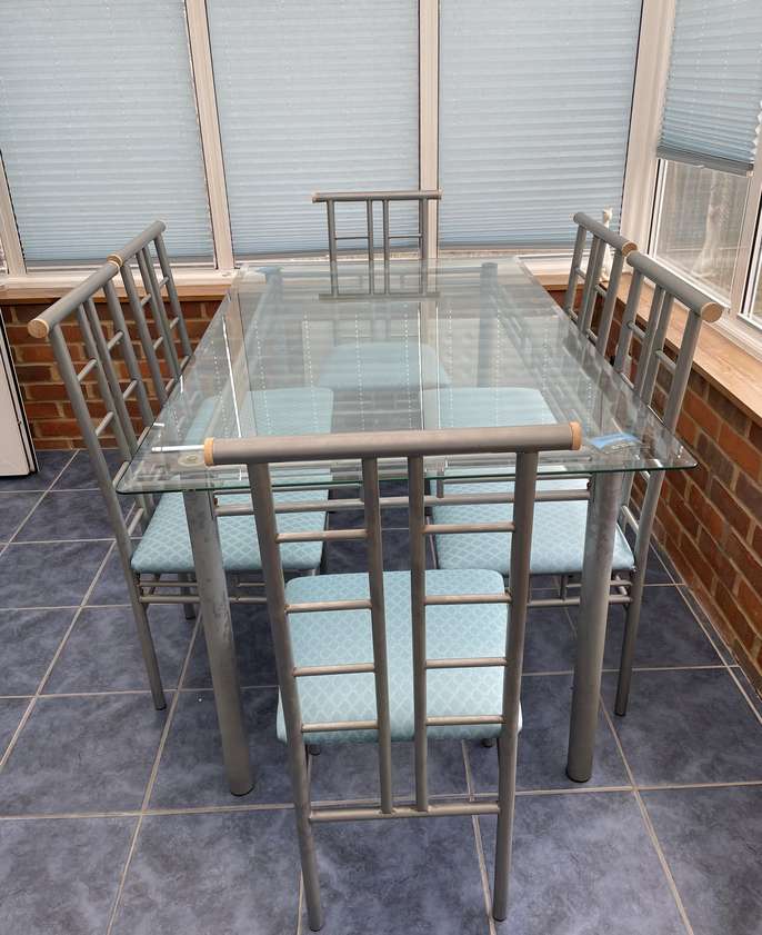 FreelyWheely: Glass topped dining table and 6 chairs