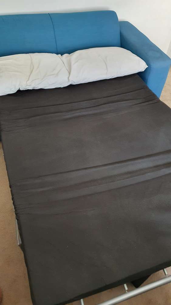 FreelyWheely: Blue 2 Seater Sofa Bed