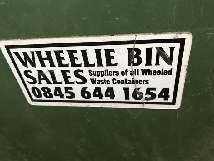 FreelyWheely: Green large wheelie bin