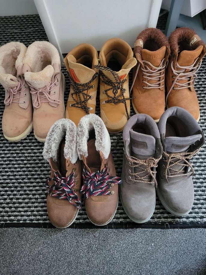 FreelyWheely: Boots size 6