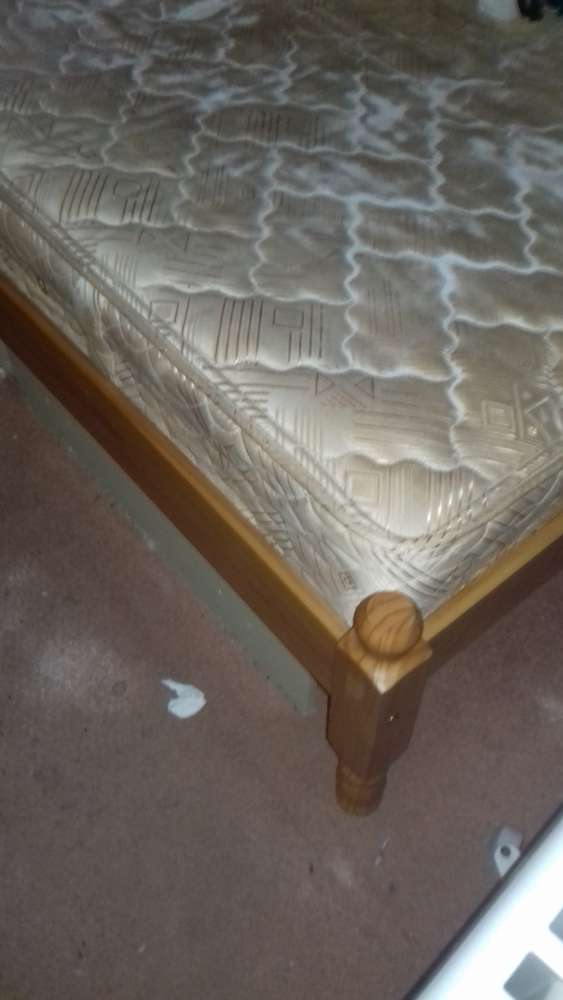 FreelyWheely: Pine double bed South Croydon