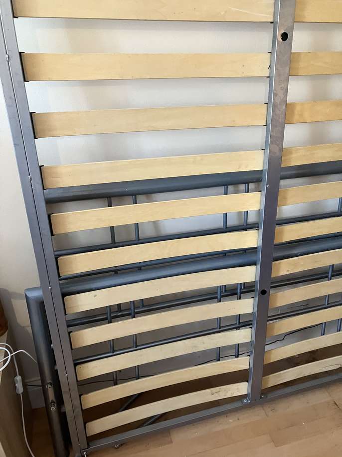 FreelyWheely: Metal bed frame