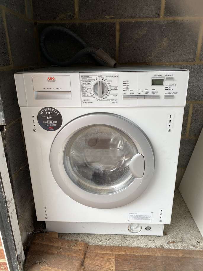 FreelyWheely: AEG integrated washer/ Dryer