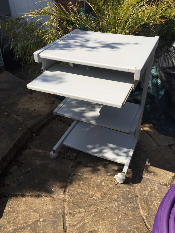 FreelyWheely: Computer stand