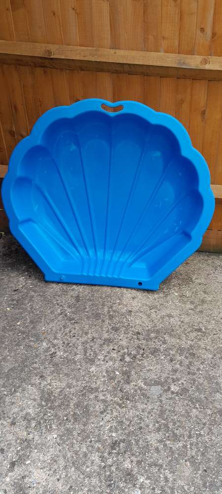 FreelyWheely: Shell sand pit/pool