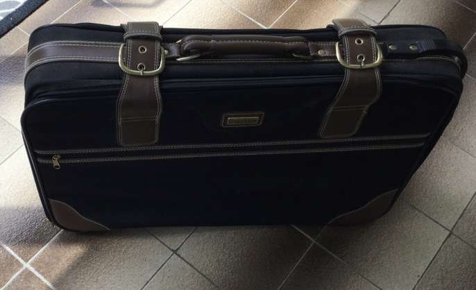 FreelyWheely: Suitcase