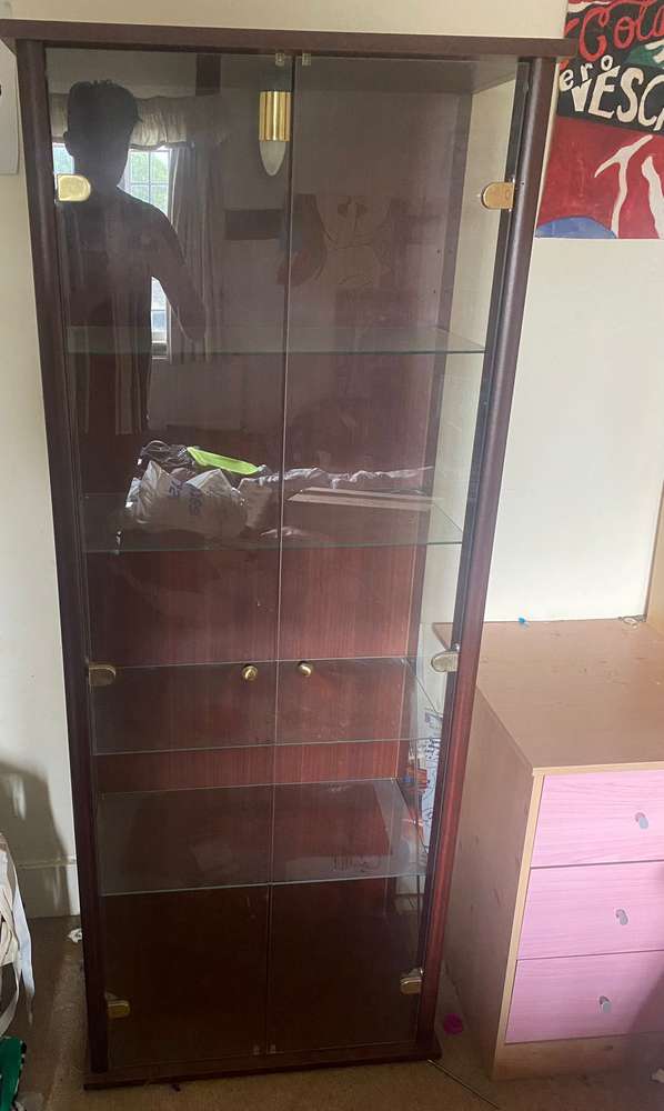 FreelyWheely: Display cabinet