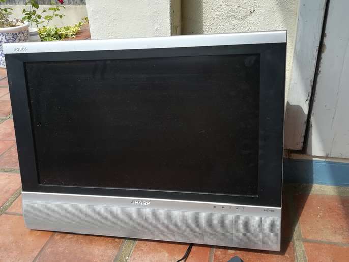 FreelyWheely: Sharp TV LC-26P50E