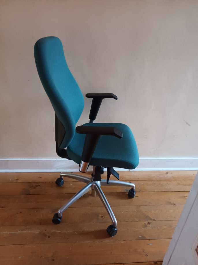 FreelyWheely: Office chair