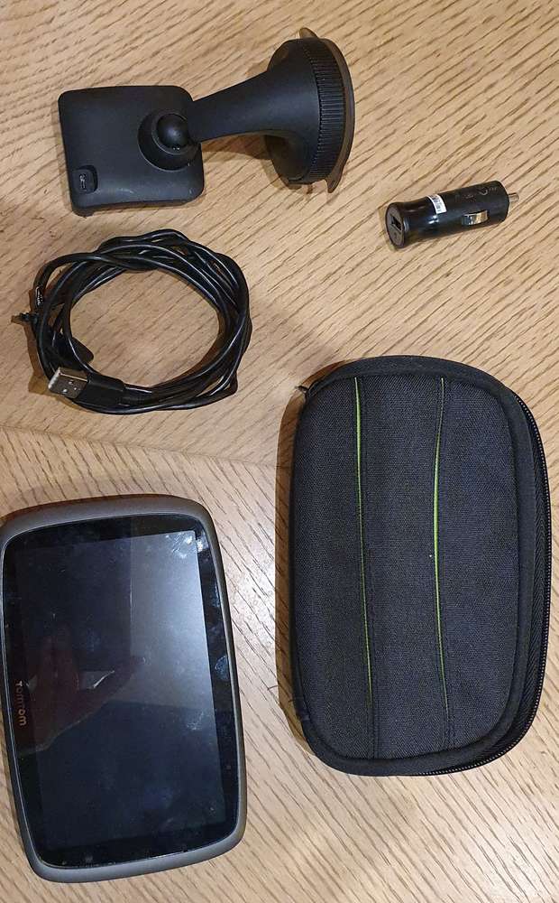 FreelyWheely: Tom Tom Go 600 with case , car charger and windscreen mount.