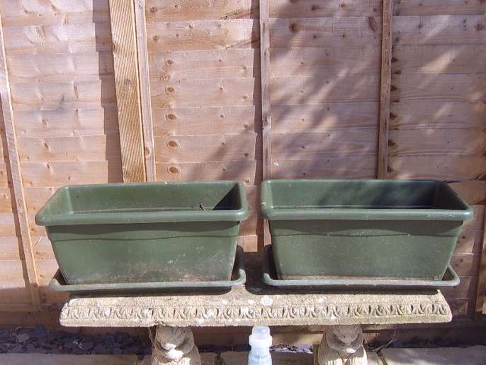FreelyWheely: 2 plastic garden troughs with own watering trays worthing