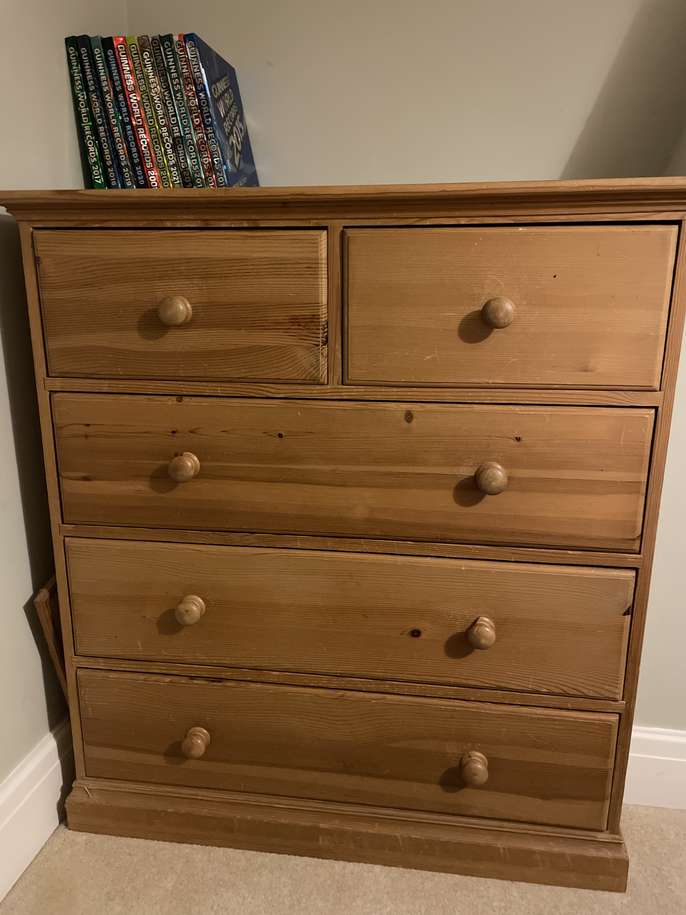 FreelyWheely: Pine Chest of drawers
