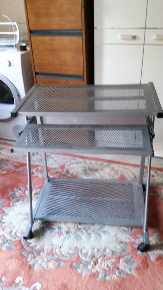 FreelyWheely: Computer Desk