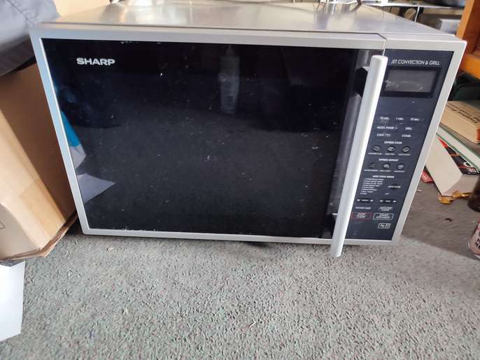 FreelyWheely: Sharp R959 42 litre combination microwave