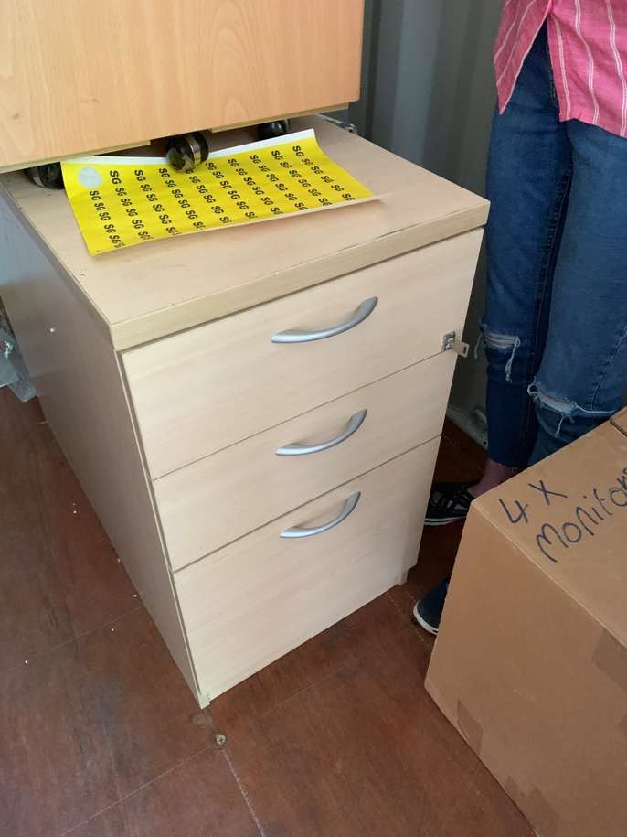 FreelyWheely: 2 x desk drawers and small table / office move - going ...