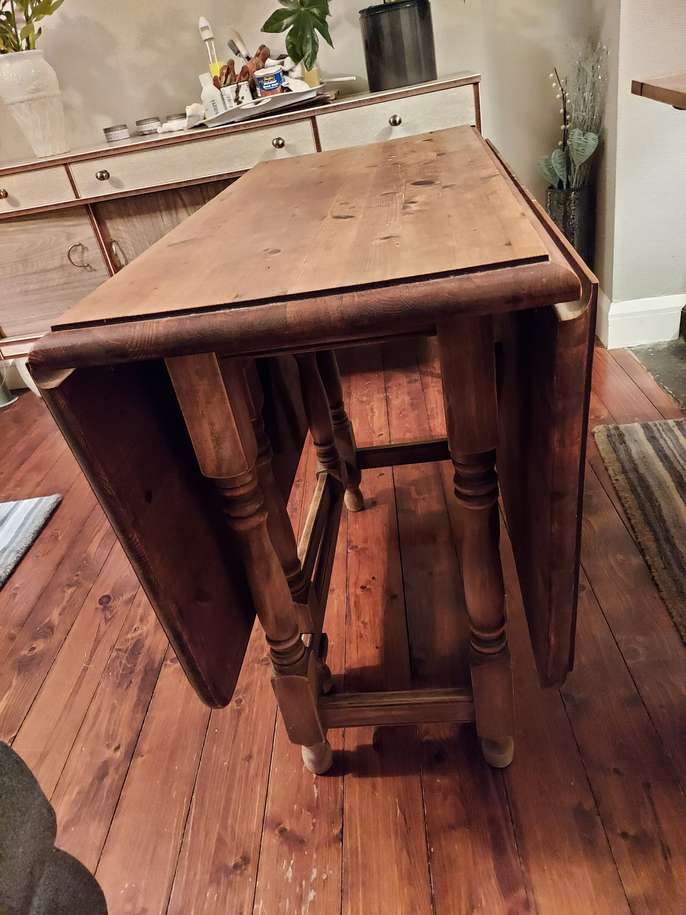 FreelyWheely: Stained Pine Drop Leaf Table