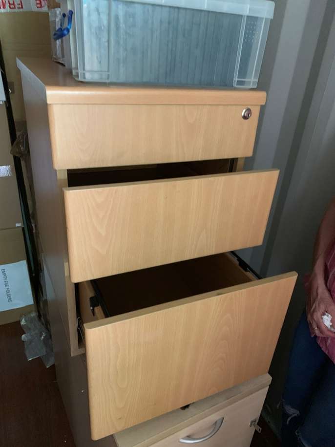 FreelyWheely: 2 x desk drawers and small table / office move - going ...