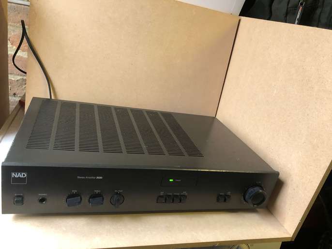 FreelyWheely: NAD 3020 Amplifier