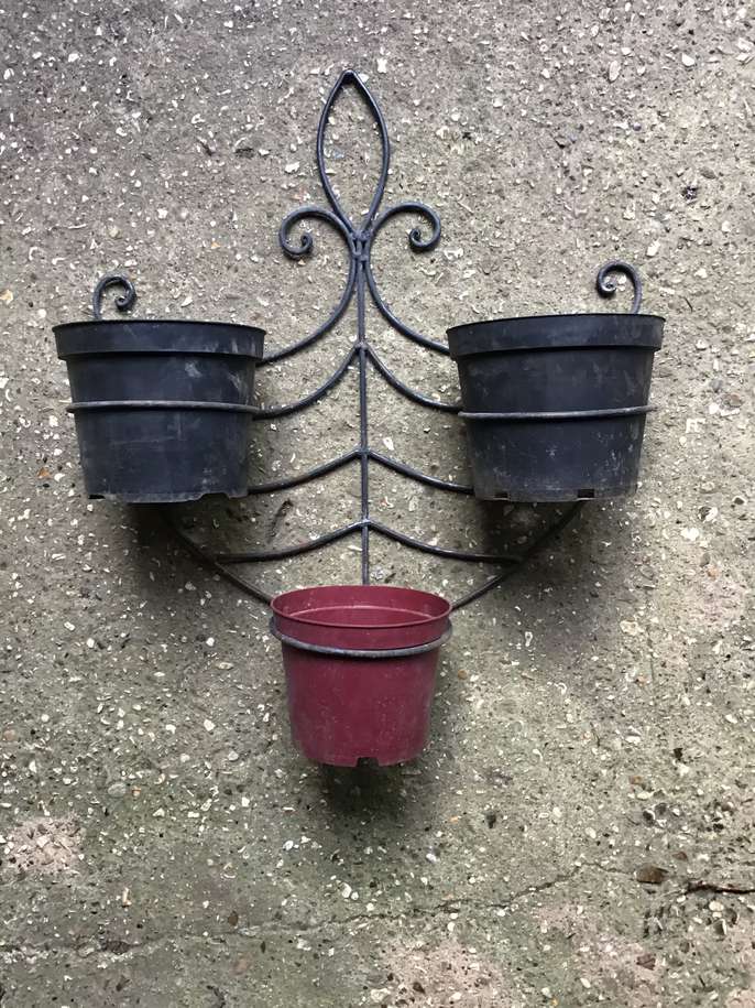FreelyWheely: Wall Flower Pot holder