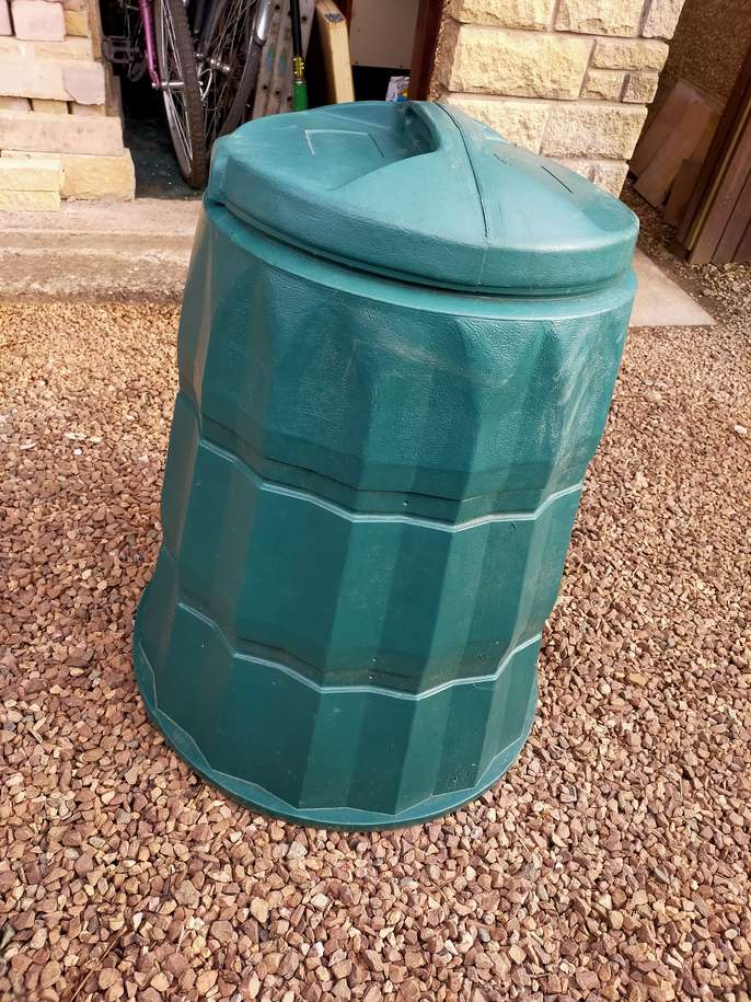 FreelyWheely: Compost bin