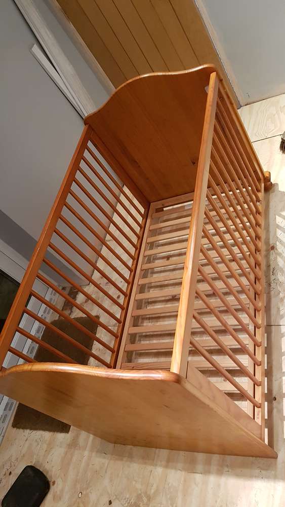 FreelyWheely: Baby cot