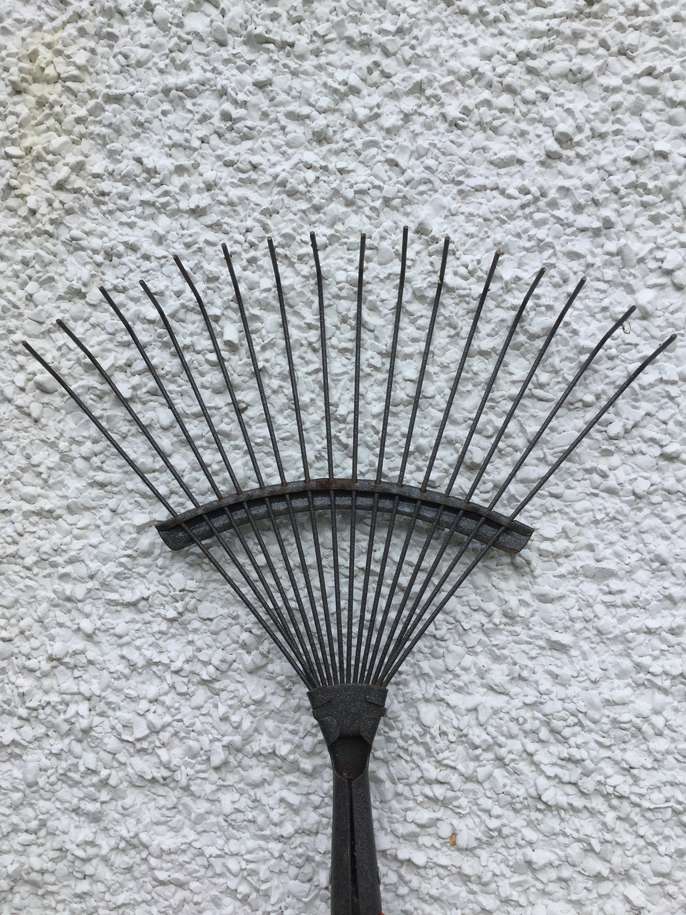 FreelyWheely: Metal garden rake