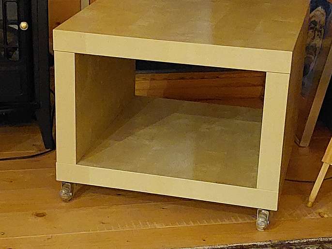 FreelyWheely: Television table